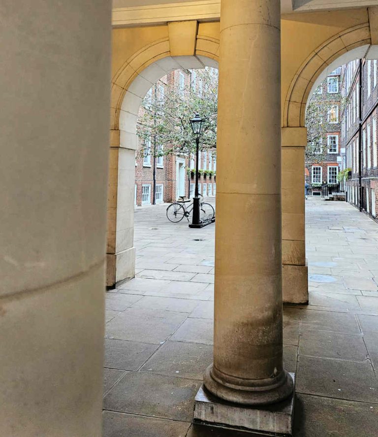 HOW TO VISIT MIDDLE TEMPLE HALL – Family Journey